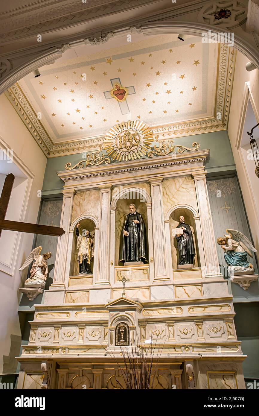 Catholic church altar saints hi-res stock photography and images - Alamy