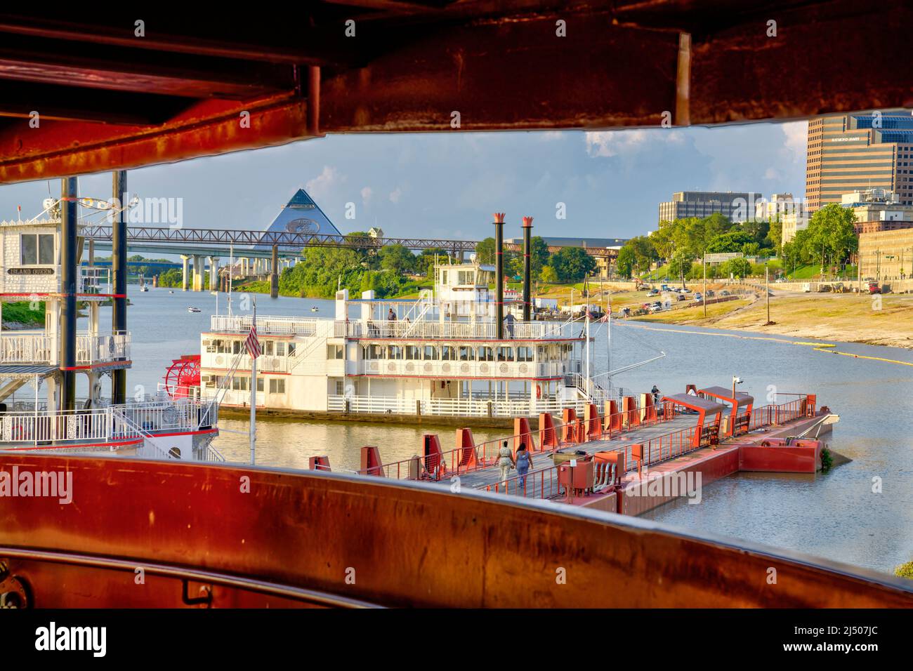 The Memphis Queen riverboat docked on the Mississippi waterfront in ...