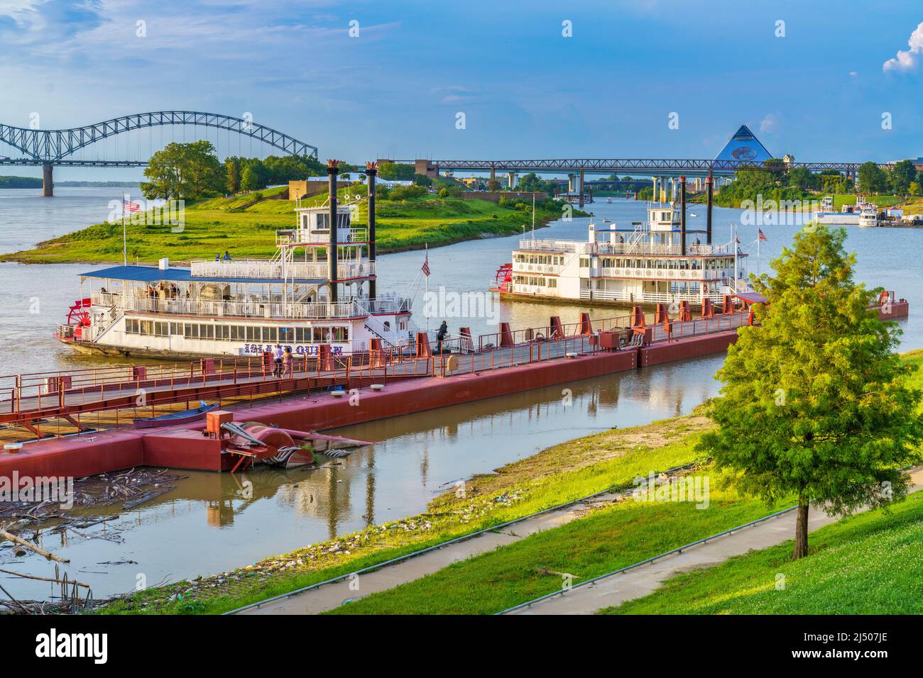 The Island and Memphis Queens, tourist paddle-wheels, docked on the ...