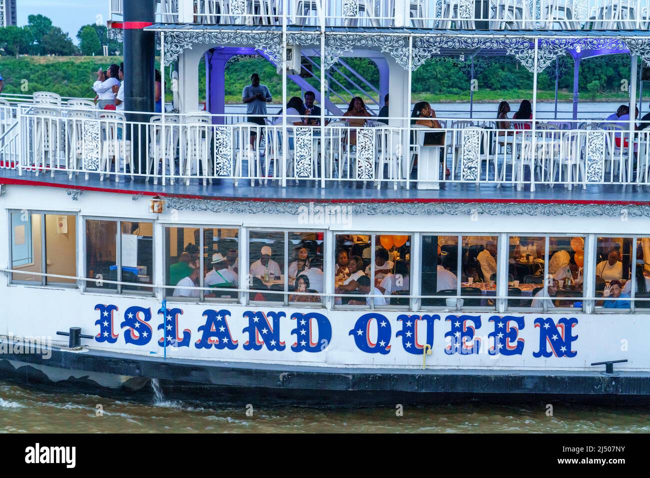 The Island Queen sails on a sunset cruise by Memphis, Tennessee Stock ...