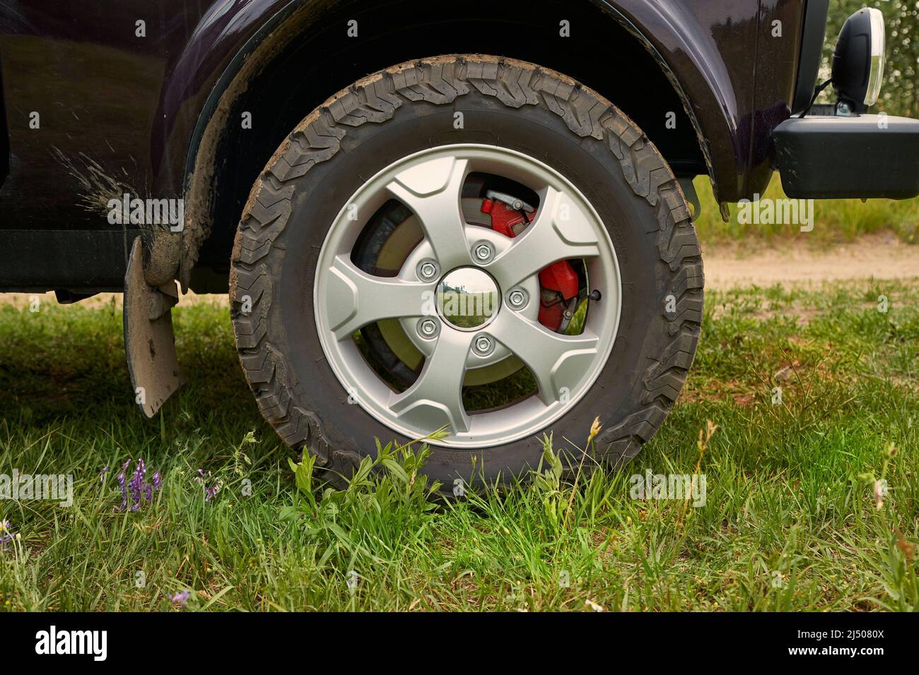 Wheel of a 4x4 vehicle Stock Photo - Alamy