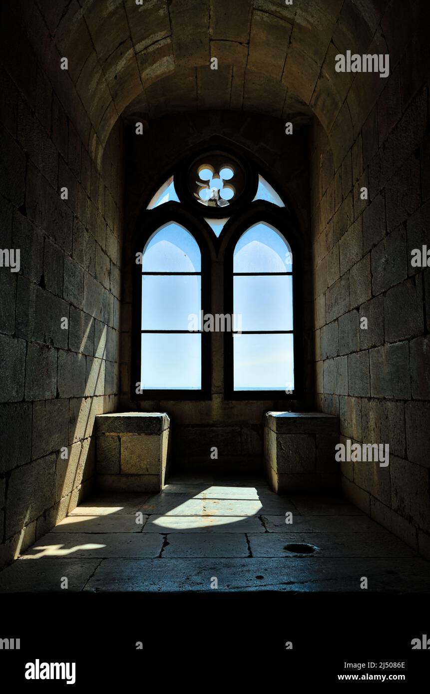 Medieval windows hi-res stock photography and images - Alamy