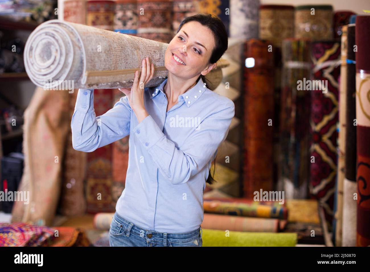 Woman carpet buying hi-res stock photography and images - Alamy