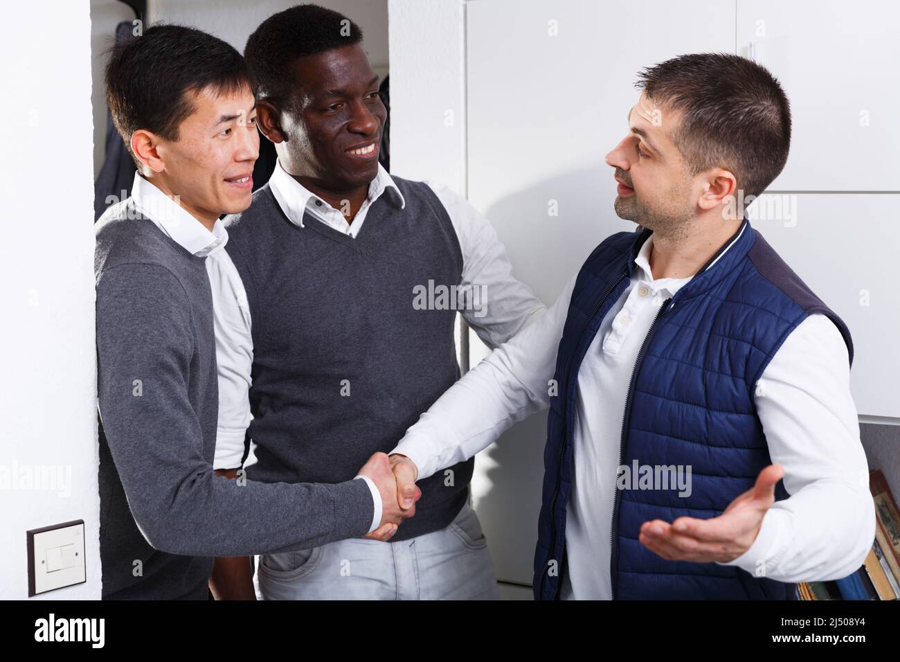 Welcoming friends home hi-res stock photography and images - Alamy