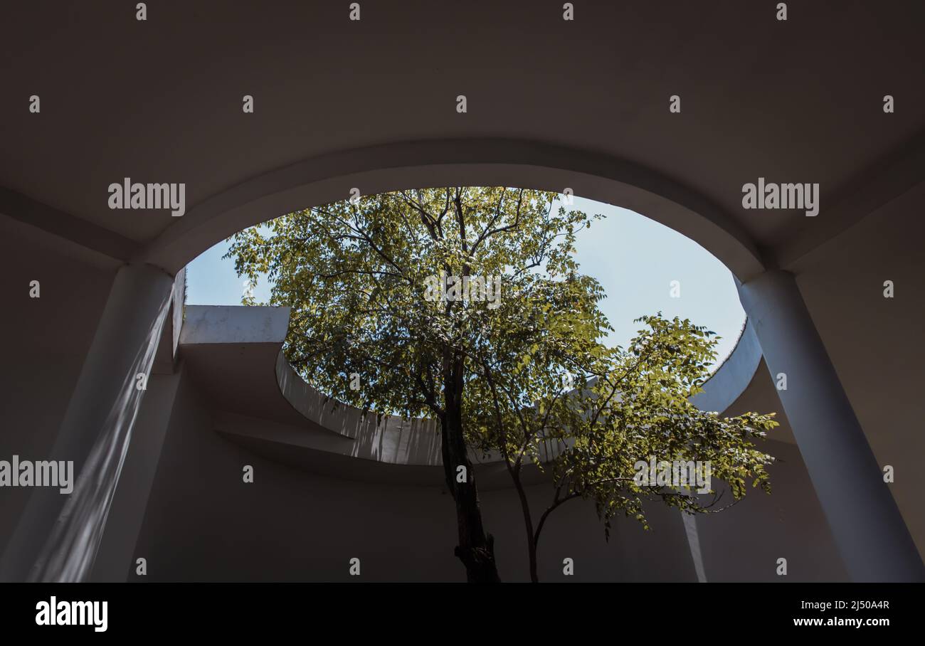 Big round pillar hi-res stock photography and images - Alamy