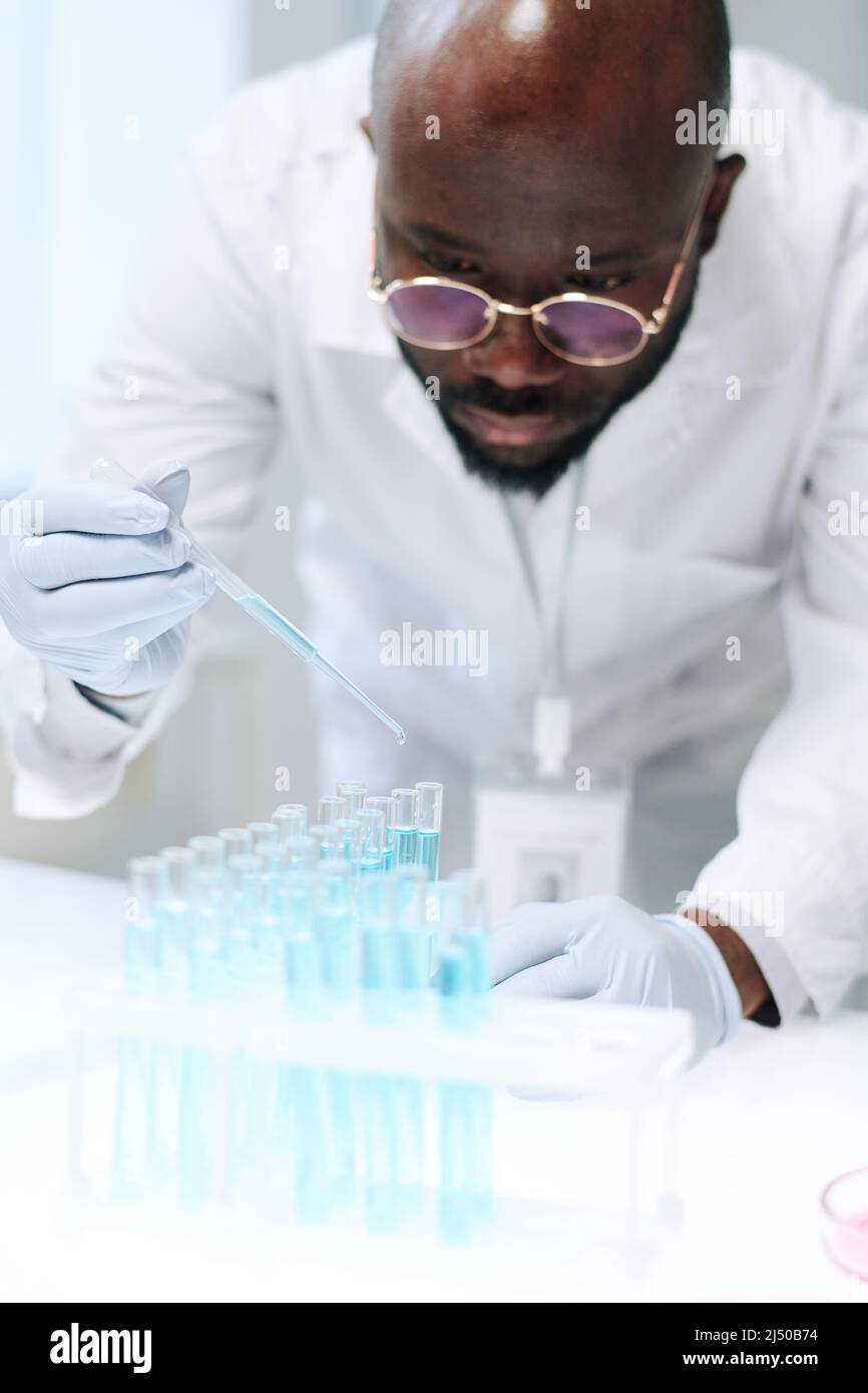 American research chemist hi-res stock photography and images - Alamy
