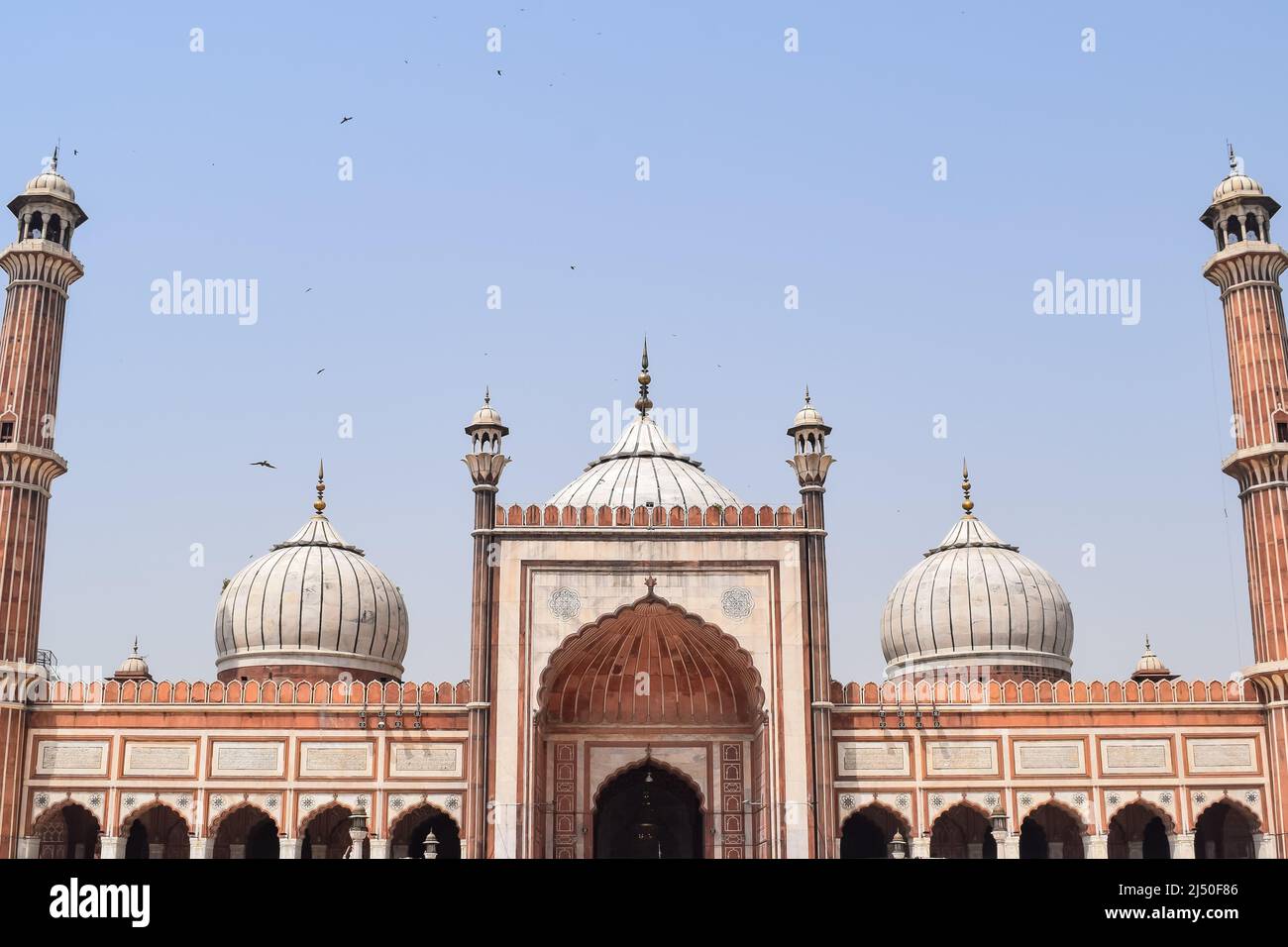 The spectacular architecture of the Great Friday Mosque (Jama Masjid ...