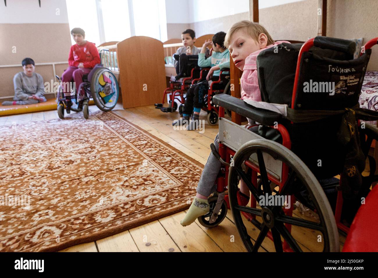 Physically challenged child hi-res stock photography and images - Alamy