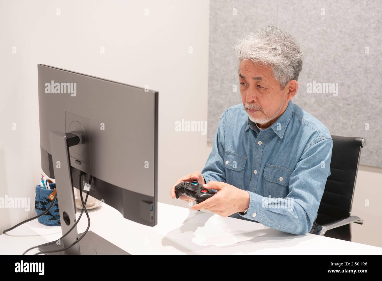 Japanese male gamer hi-res stock photography and images - Alamy