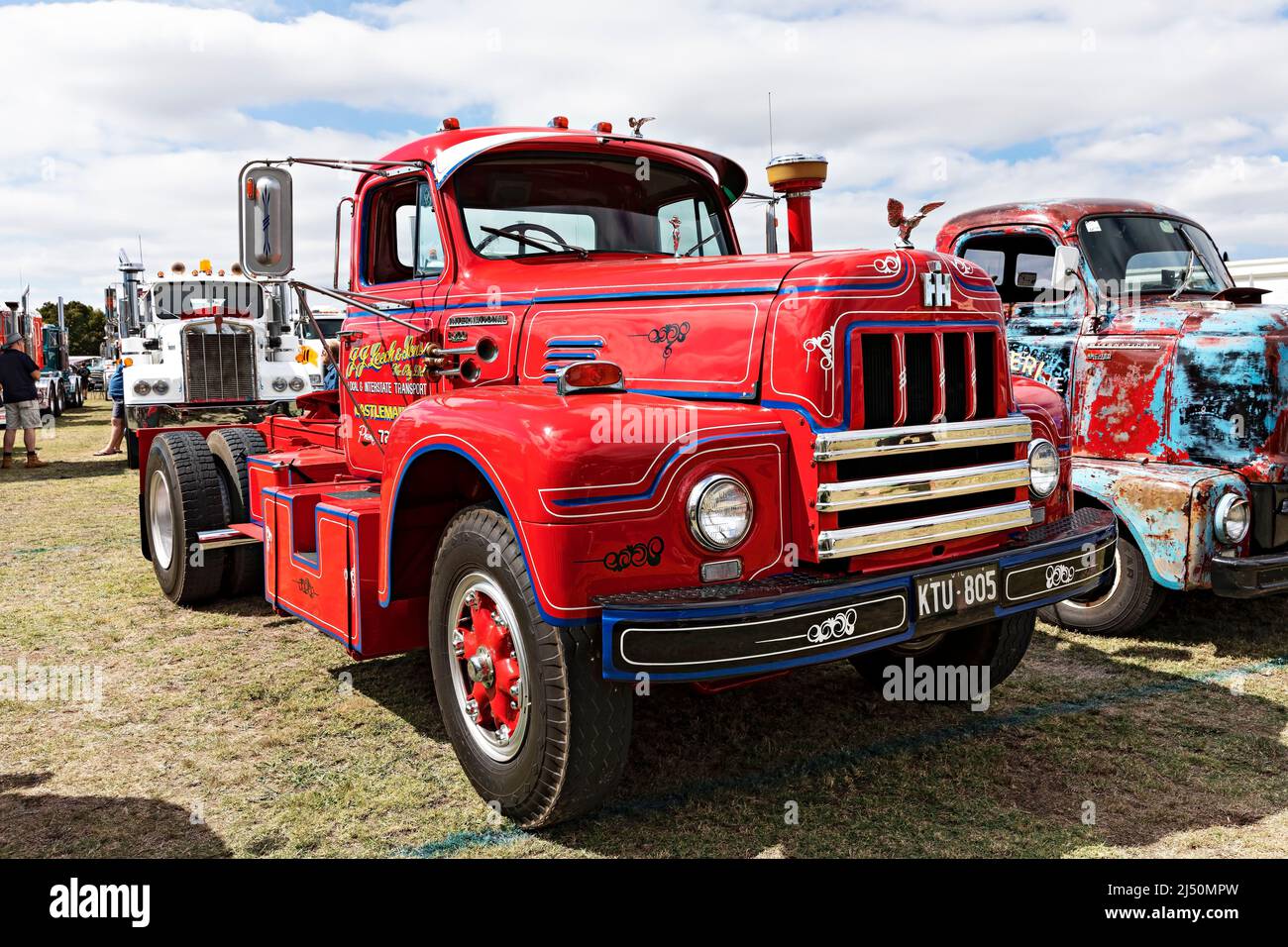 International r series semi truck hi-res stock photography and images ...