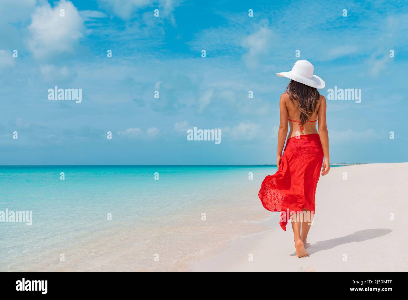 Woman cuba beach hi-res stock photography and images - Alamy