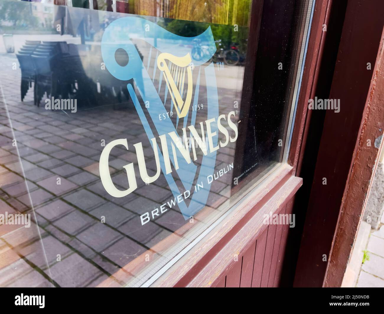 Empty guinness glass hi-res stock photography and images - Alamy
