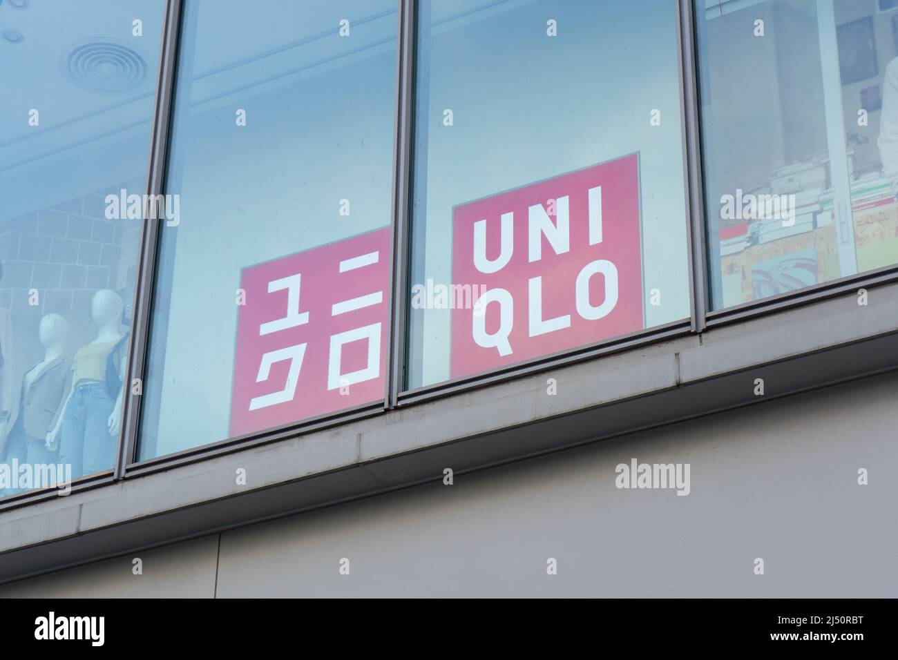 Uniqlo window display hi-res stock photography and images - Alamy