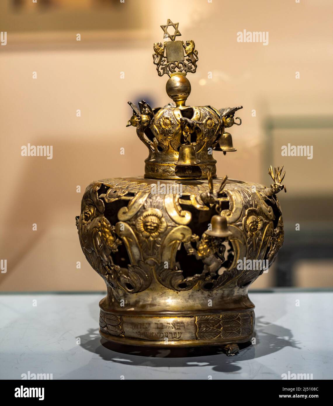 jewish judaism backgrounds Judaism traces its origins back to the Iron ...