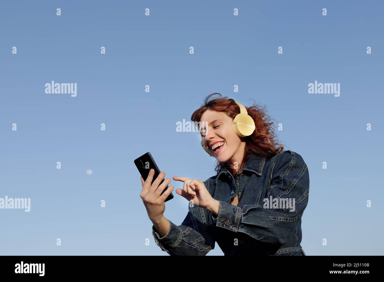 Half body shot hi-res stock photography and images - Alamy