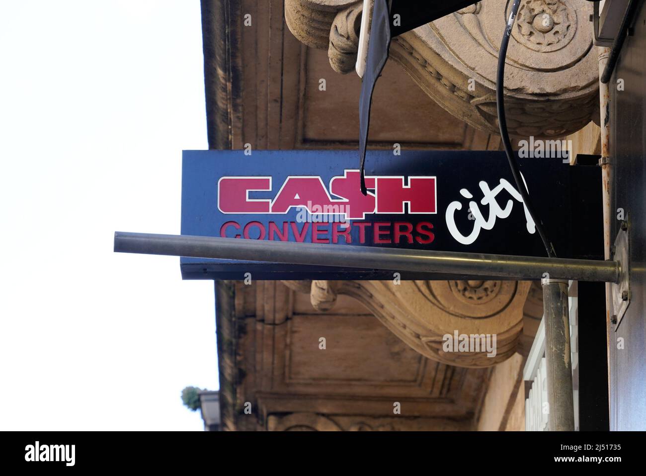 Bordeaux , Aquitaine France - 03 12 2022 : Cash Converters city text ...
