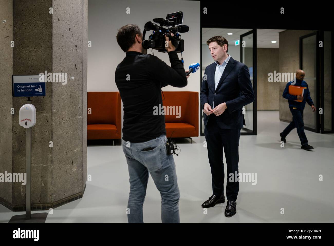 2022-04-19 11:04:14 THE HAGUE - Jan Paternotte (D66) prior to the D66 group meeting. D66 member ...