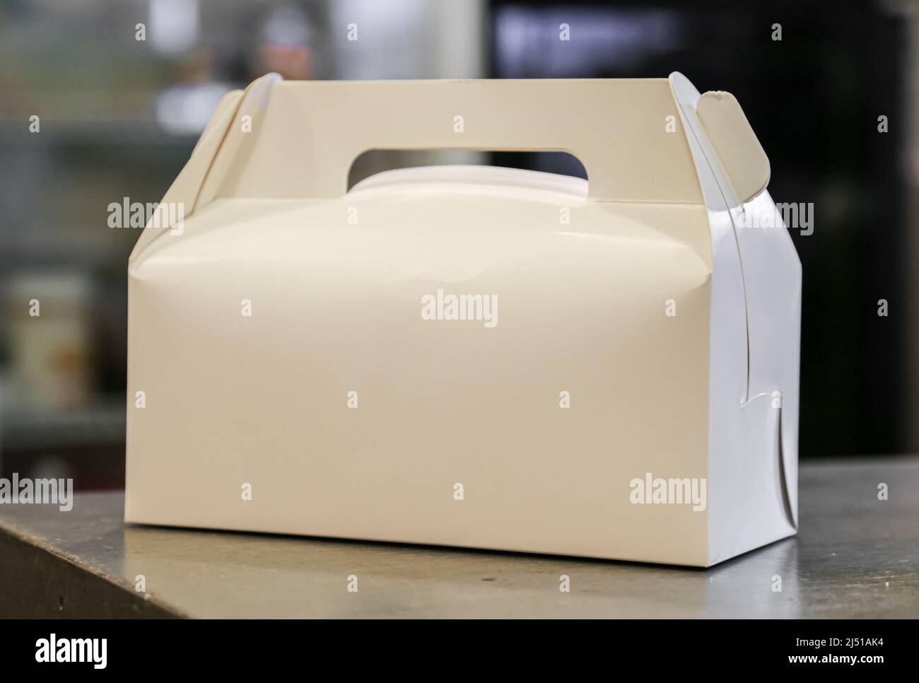 White cardboard cake box with handle cupcake carrier plain package ...