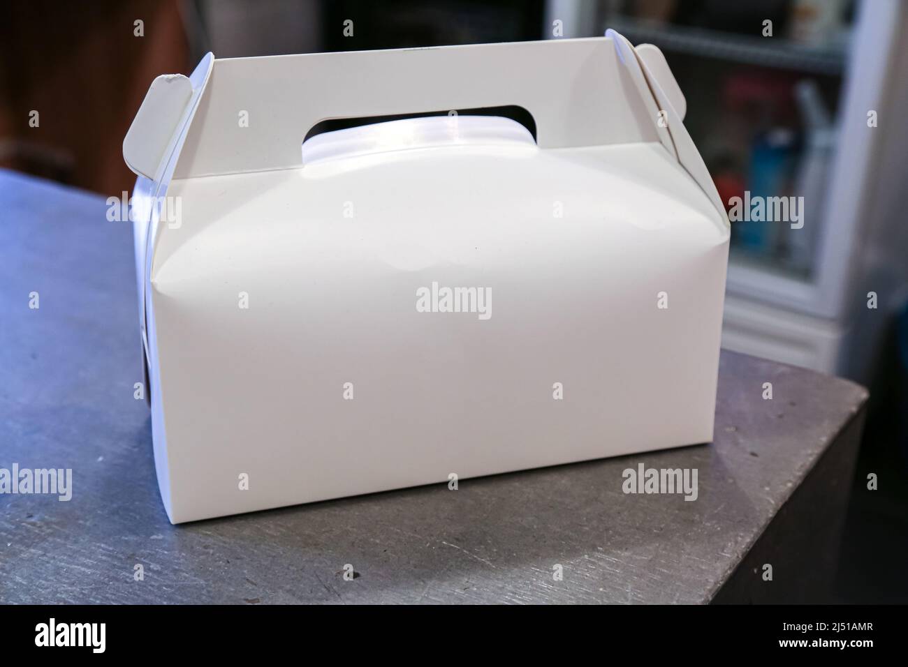 White cardboard cake box with handle cupcake carrier plain package ...