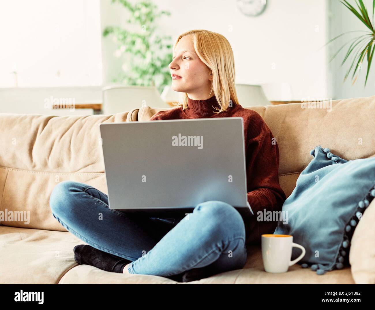 Computer and girl hi-res stock photography and images - Alamy