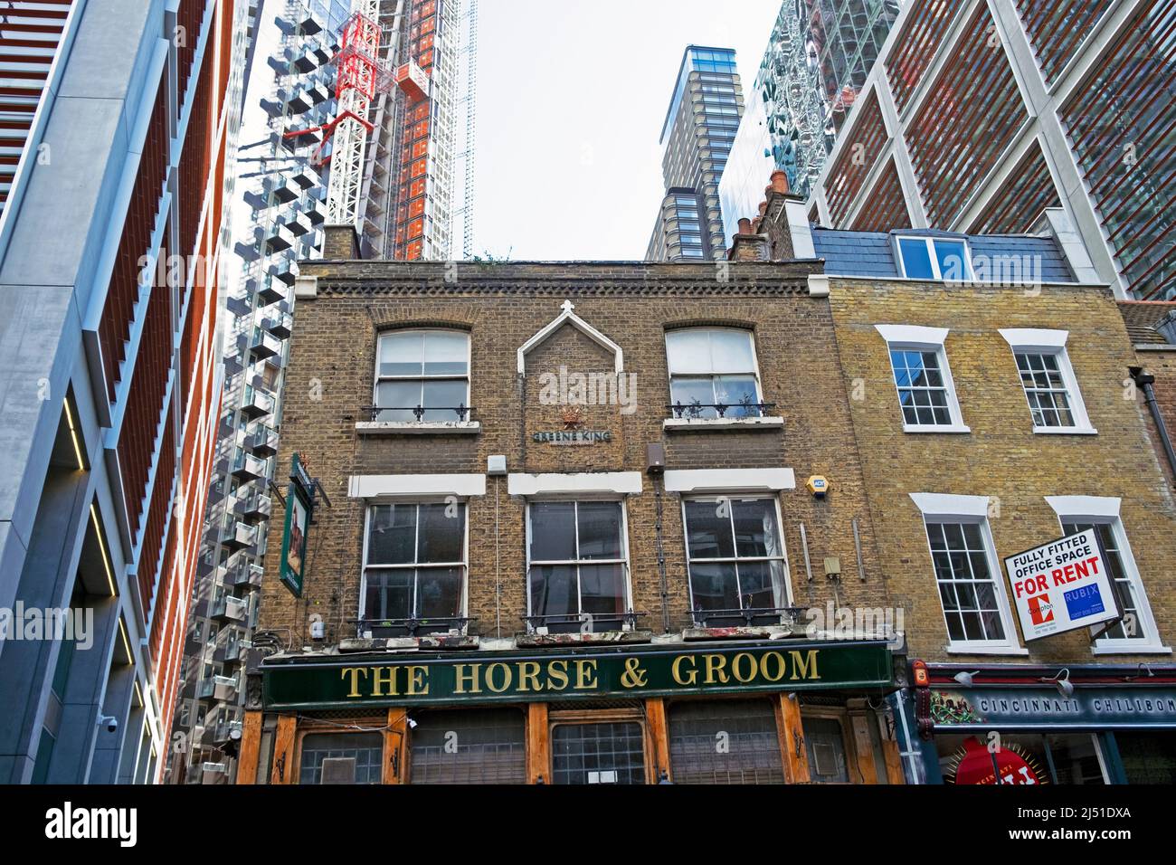 English Pub Exterior High Resolution Stock Photography and Images - Alamy
