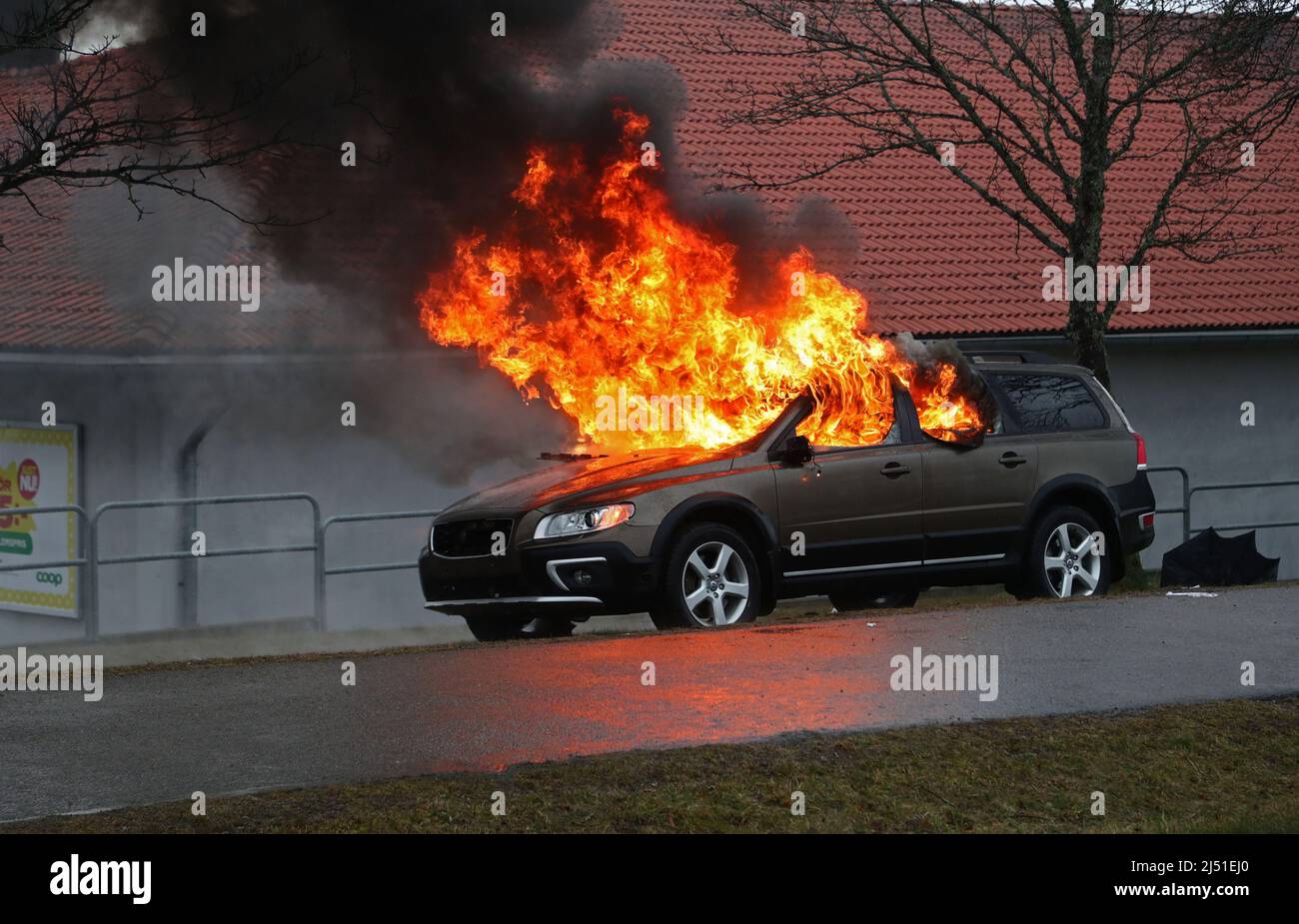 Police car set on fire hi-res stock photography and images - Alamy