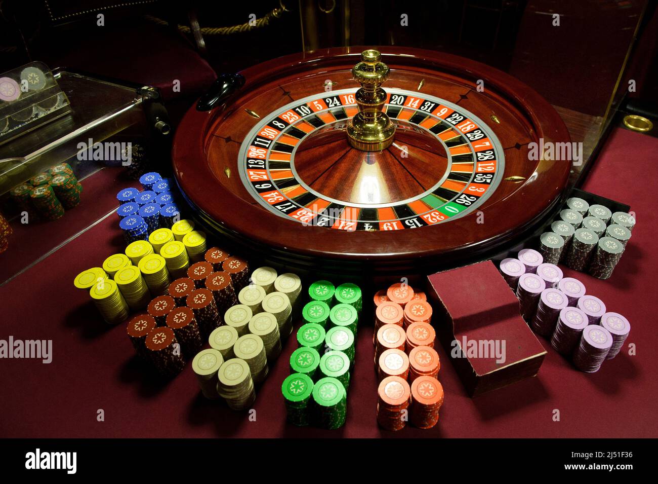 Empty roulette table hi-res stock photography and images - Alamy