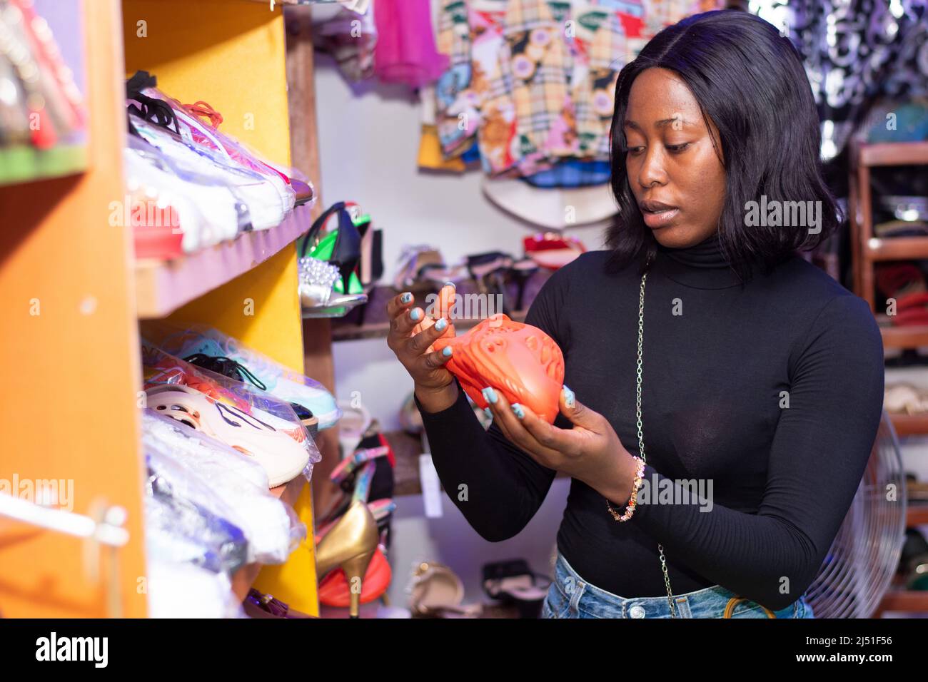 african lady shopping in a boutique for clothing items Stock Photo - Alamy