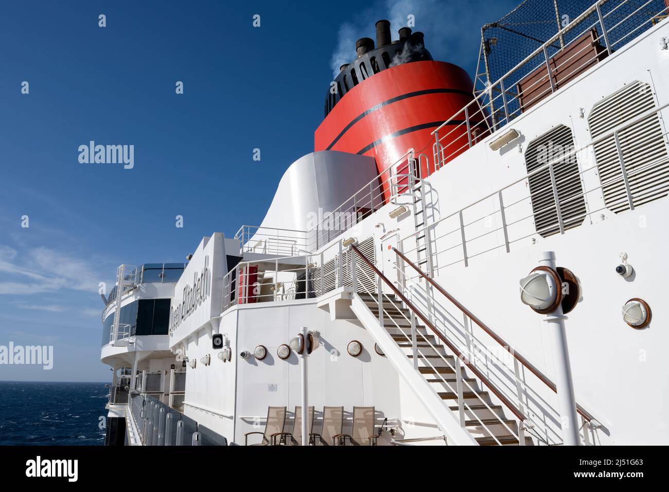 Travel ships funnel hi-res stock photography and images - Alamy