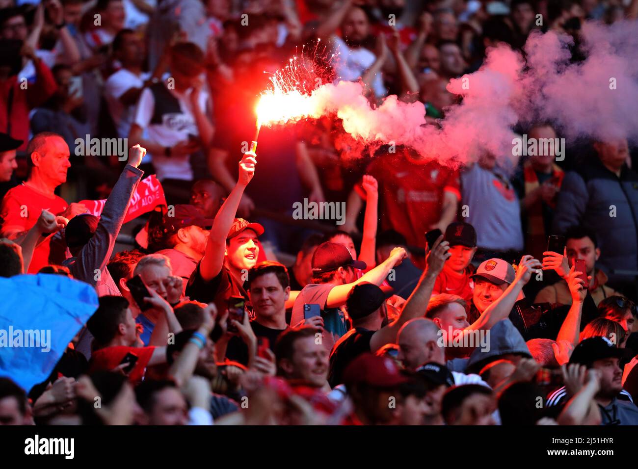 Wembley stadium final 2022 fan hi-res stock photography and images - Alamy
