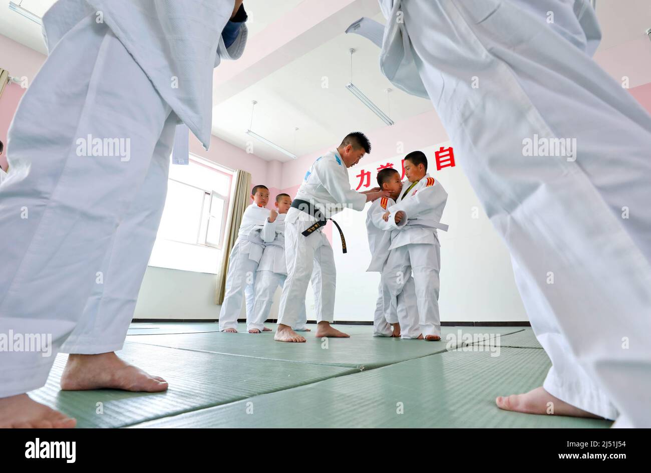 School students judo class hi-res stock photography and images - Alamy