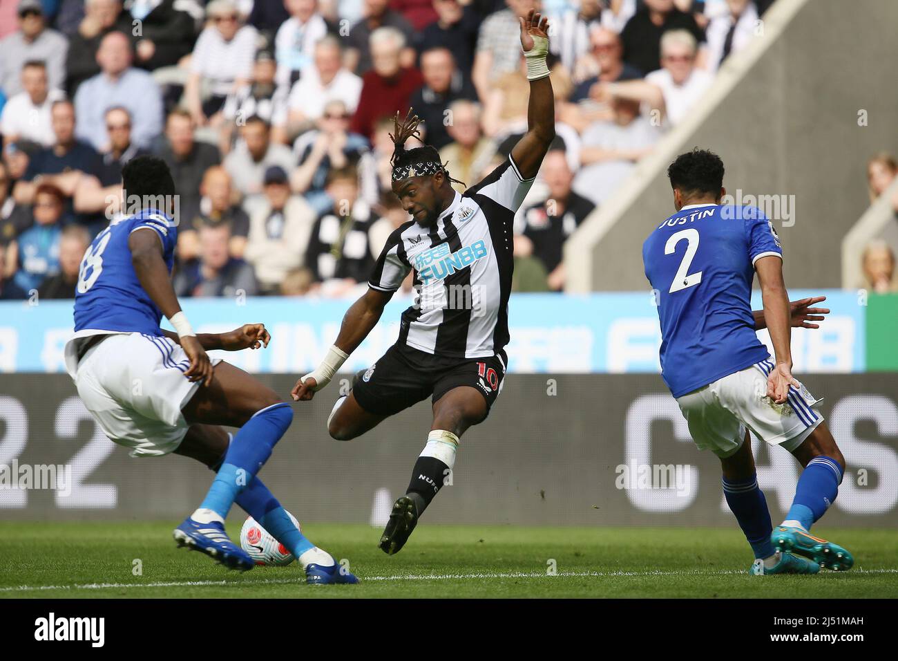 Allan saint maximin newcastle 2022 hi-res stock photography and images ...
