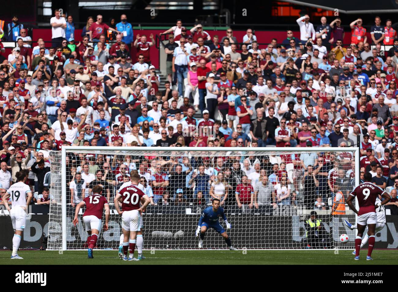 Maxwel cornet burnley hi-res stock photography and images - Alamy