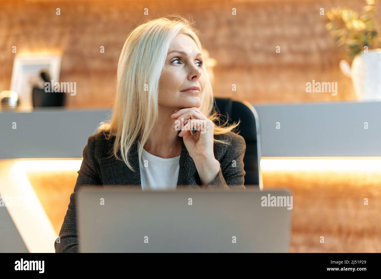 Banker suit hi-res stock photography and images - Alamy