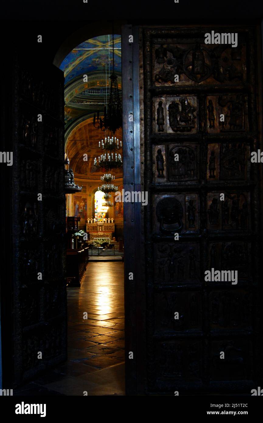 Novgorod magdeburg doors hi-res stock photography and images - Alamy