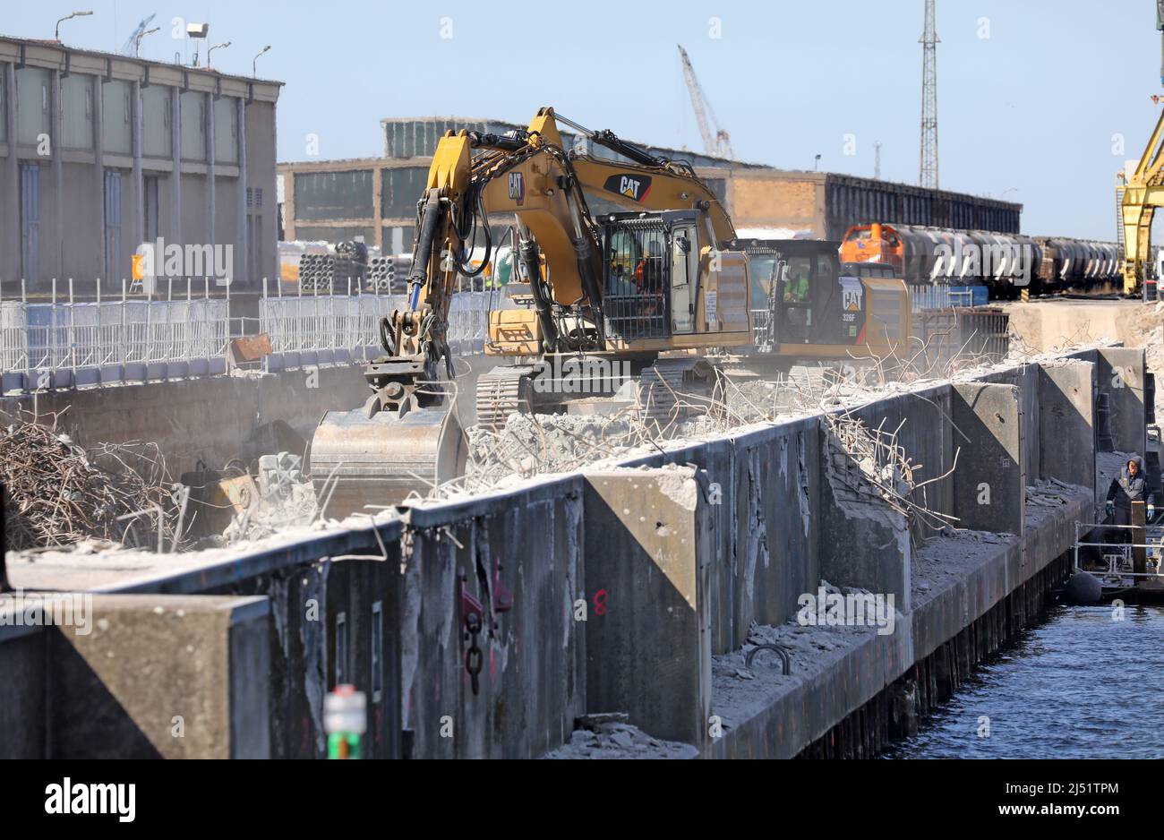 Concrete berths hi-res stock photography and images - Alamy