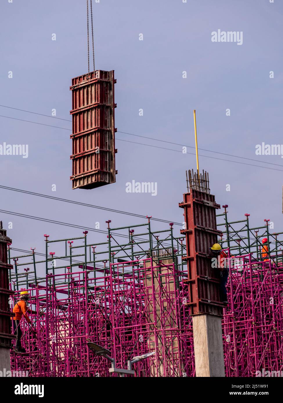 Pink scaffolding hi-res stock photography and images - Alamy