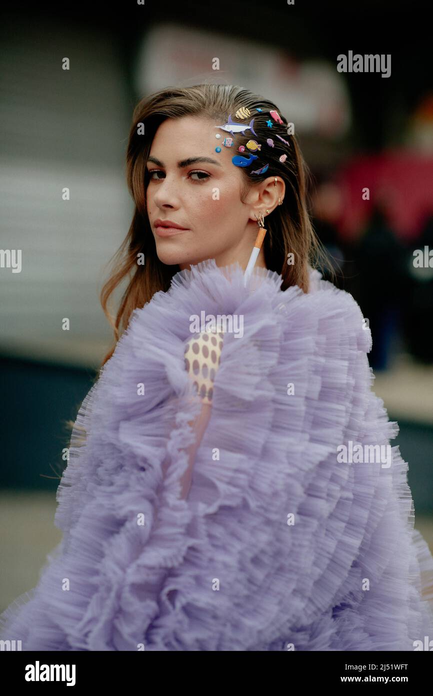 Street style, Clara Berry arriving at Coperni Fall-Winter 2022-2023 ...