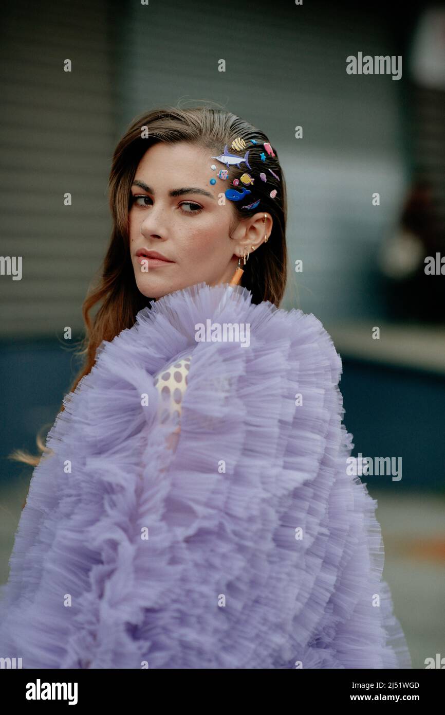 Street style, Clara Berry arriving at Coperni Fall-Winter 2022-2023 ...