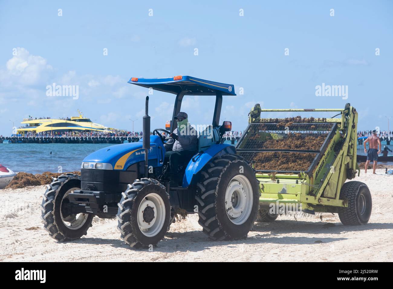 Marine tractor hi-res stock photography and images - Alamy