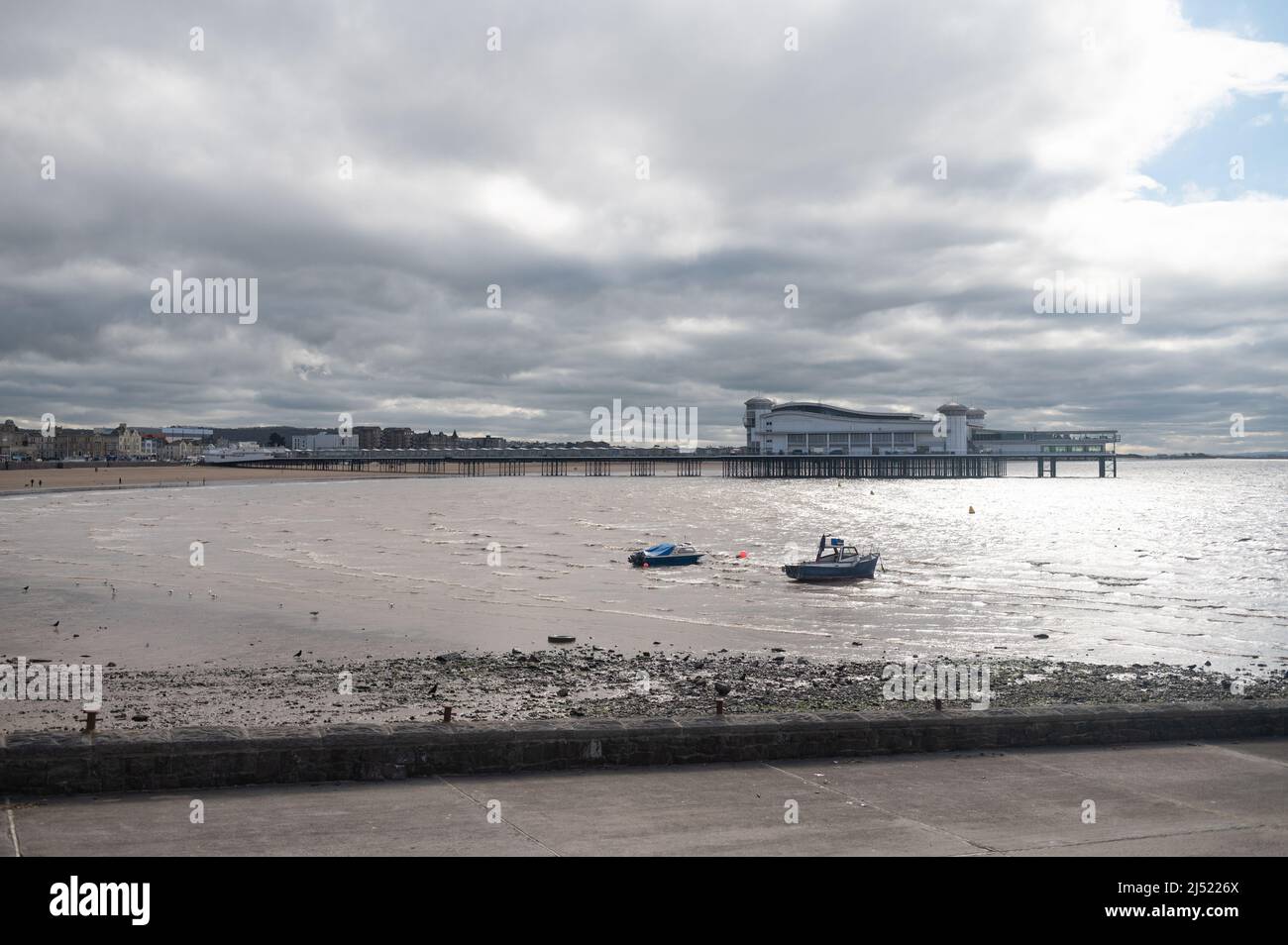 western super mare pier on cloudy day Stock Photo - Alamy