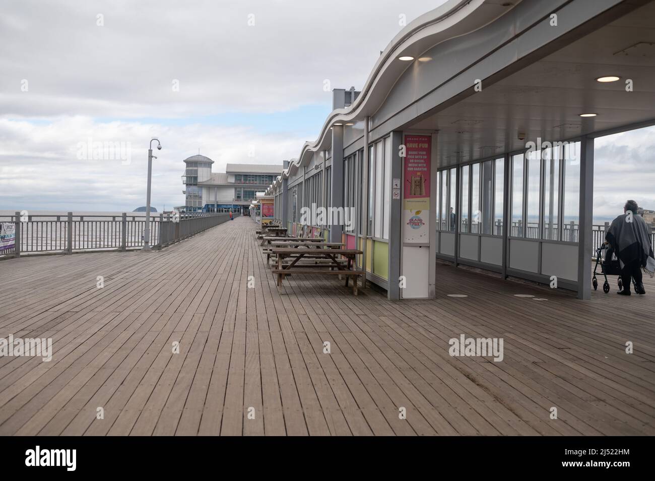 western super mare pier wooden walkway to the end of pier Stock Photo ...