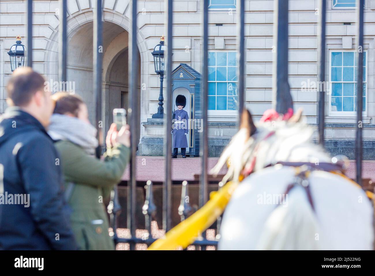 People gather outside Buckingham Palace in central London ahead of ...