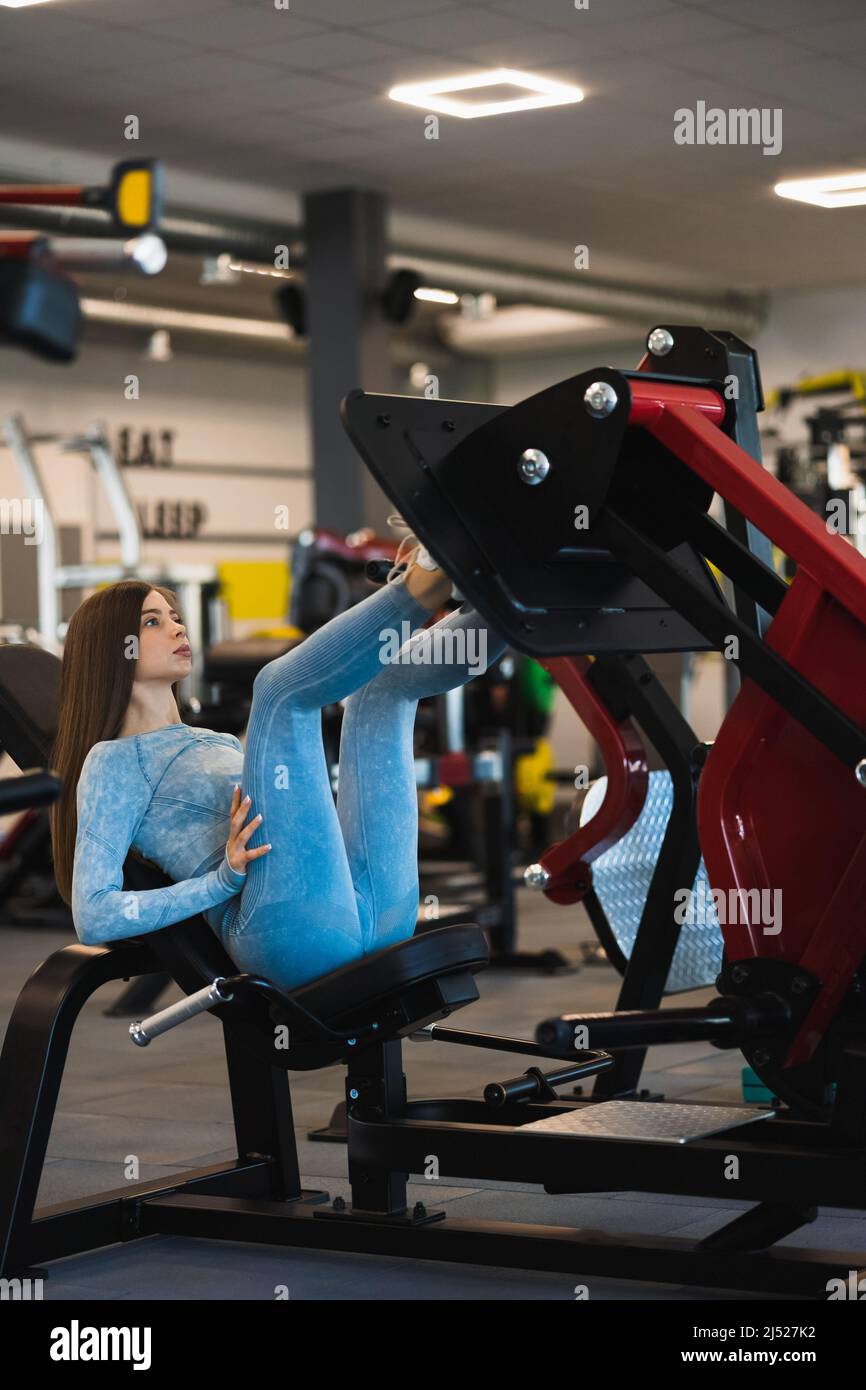 Leg extension machine hi-res stock photography and images - Alamy