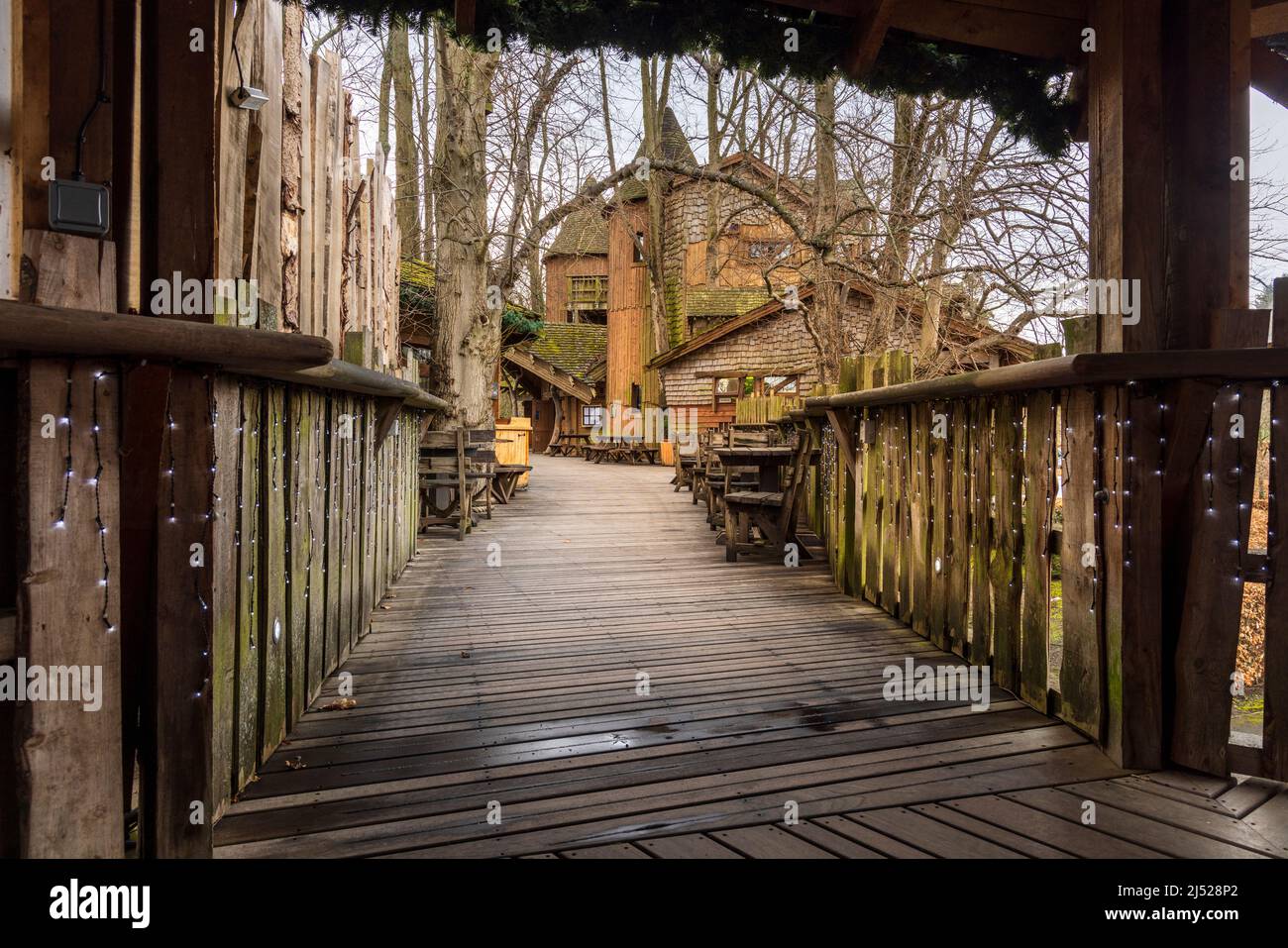 Treehouse uk hi-res stock photography and images - Alamy