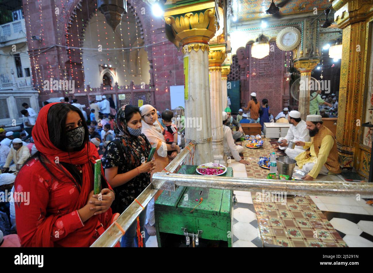 Nizamuddin auliya hi-res stock photography and images - Alamy