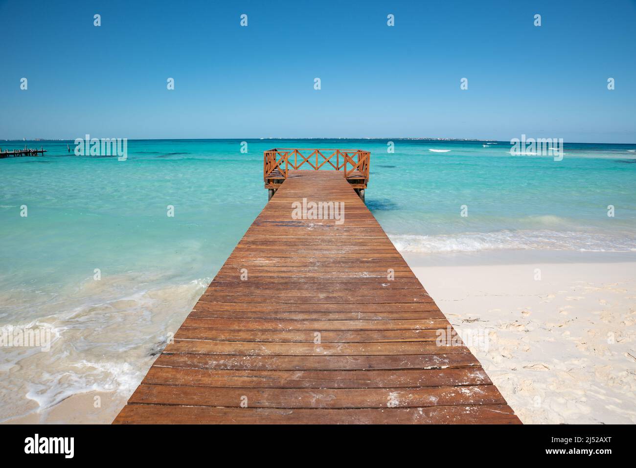 A pier in the Caribbean Sea Stock Photo - Alamy