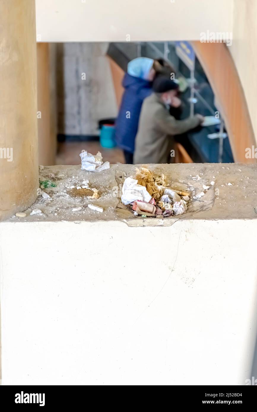 Throwing garbage office hi-res stock photography and images - Alamy