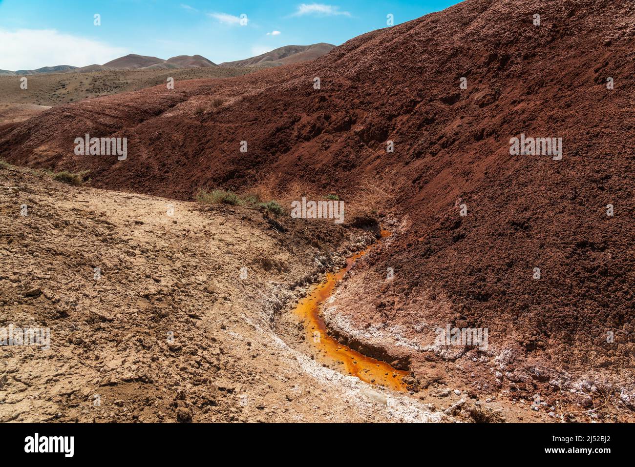 Dried river in the mountain desert Stock Photo - Alamy