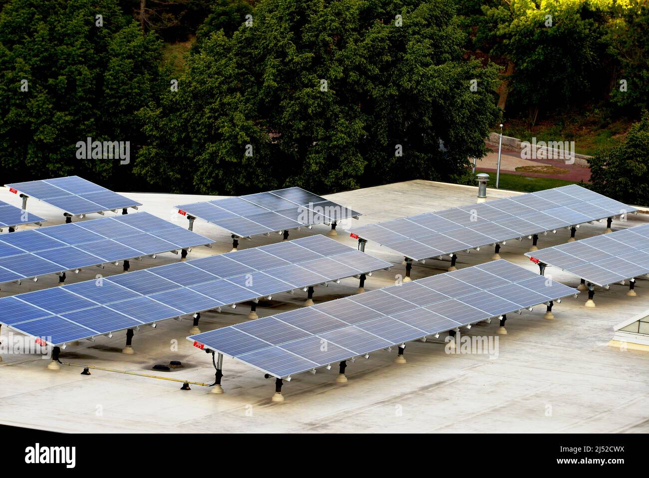 Solar technology hi-res stock photography and images - Alamy